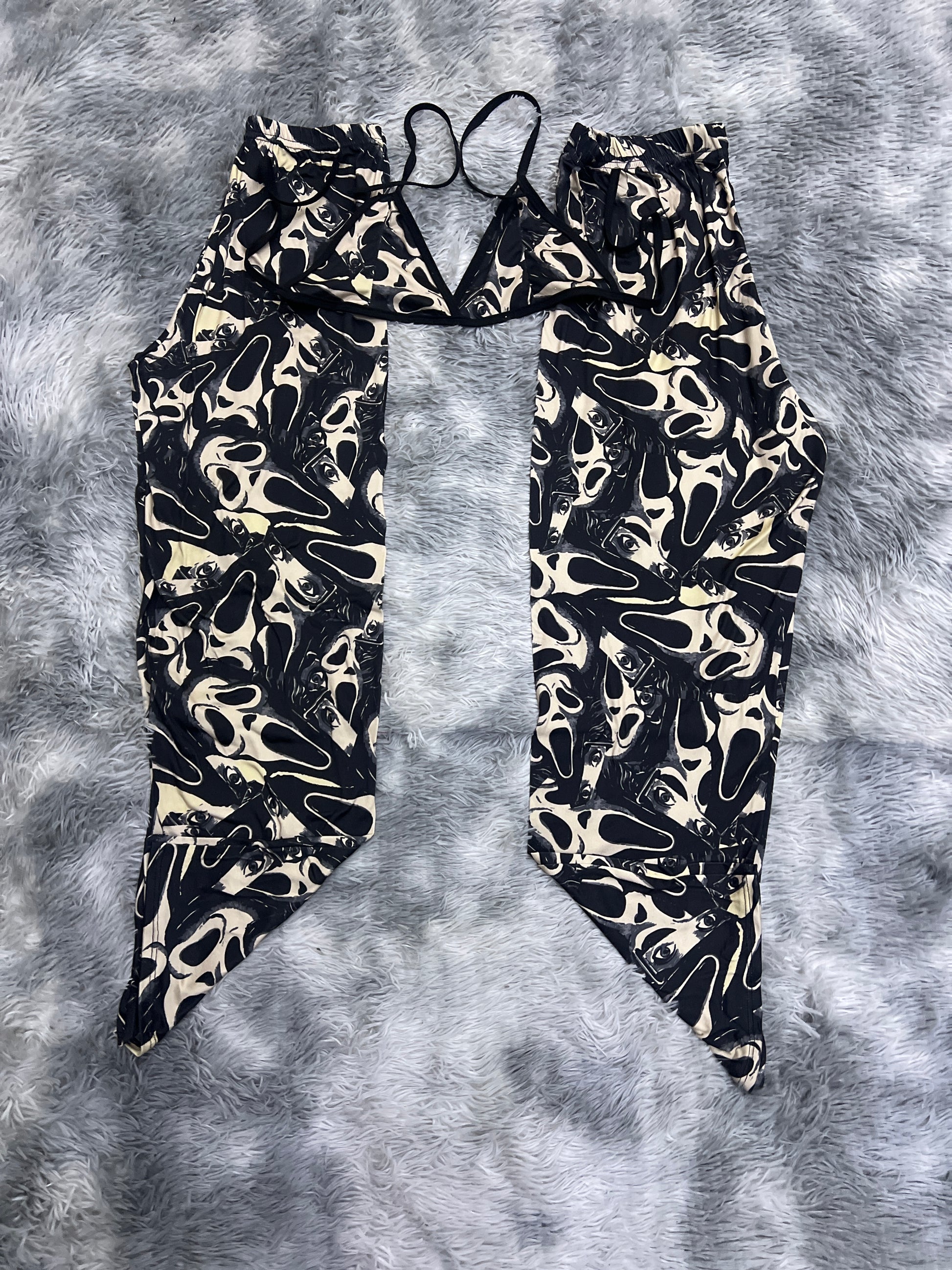 Scream black background Halloween Plush pajama duo – Fundies